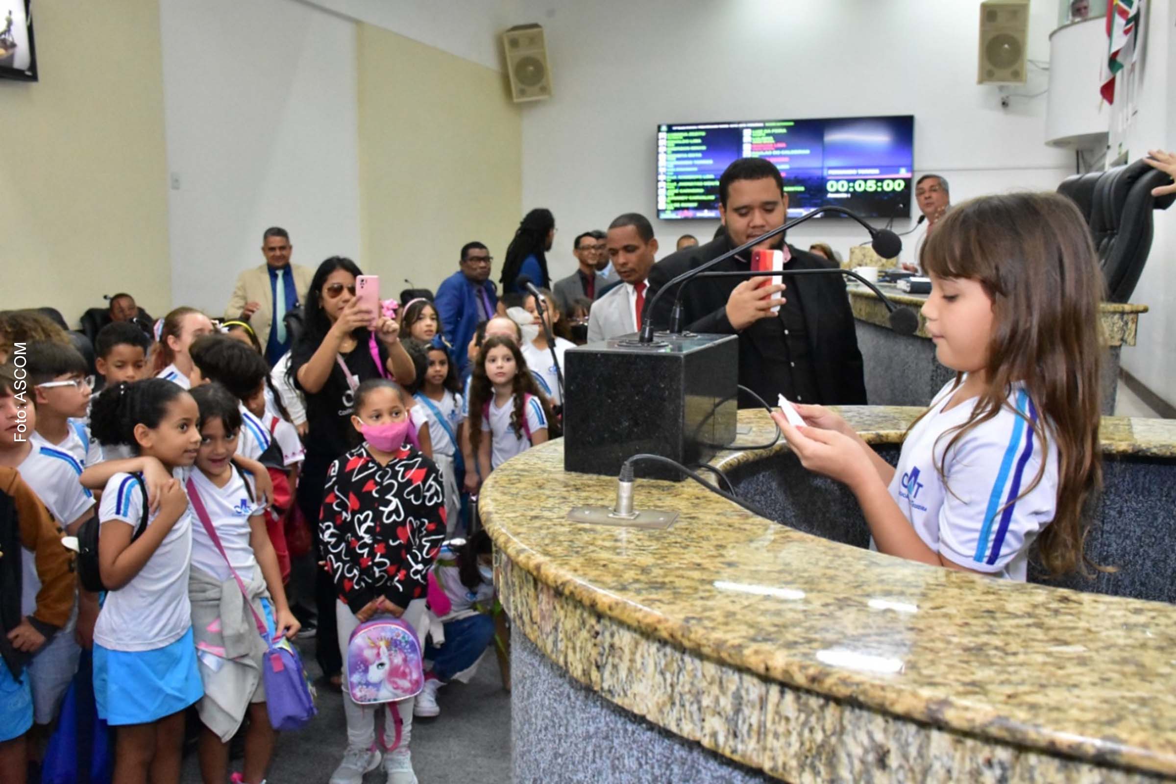 Estudantes do Colégio Anísio Teixeira visitam Câmara Municipal de Feira ...