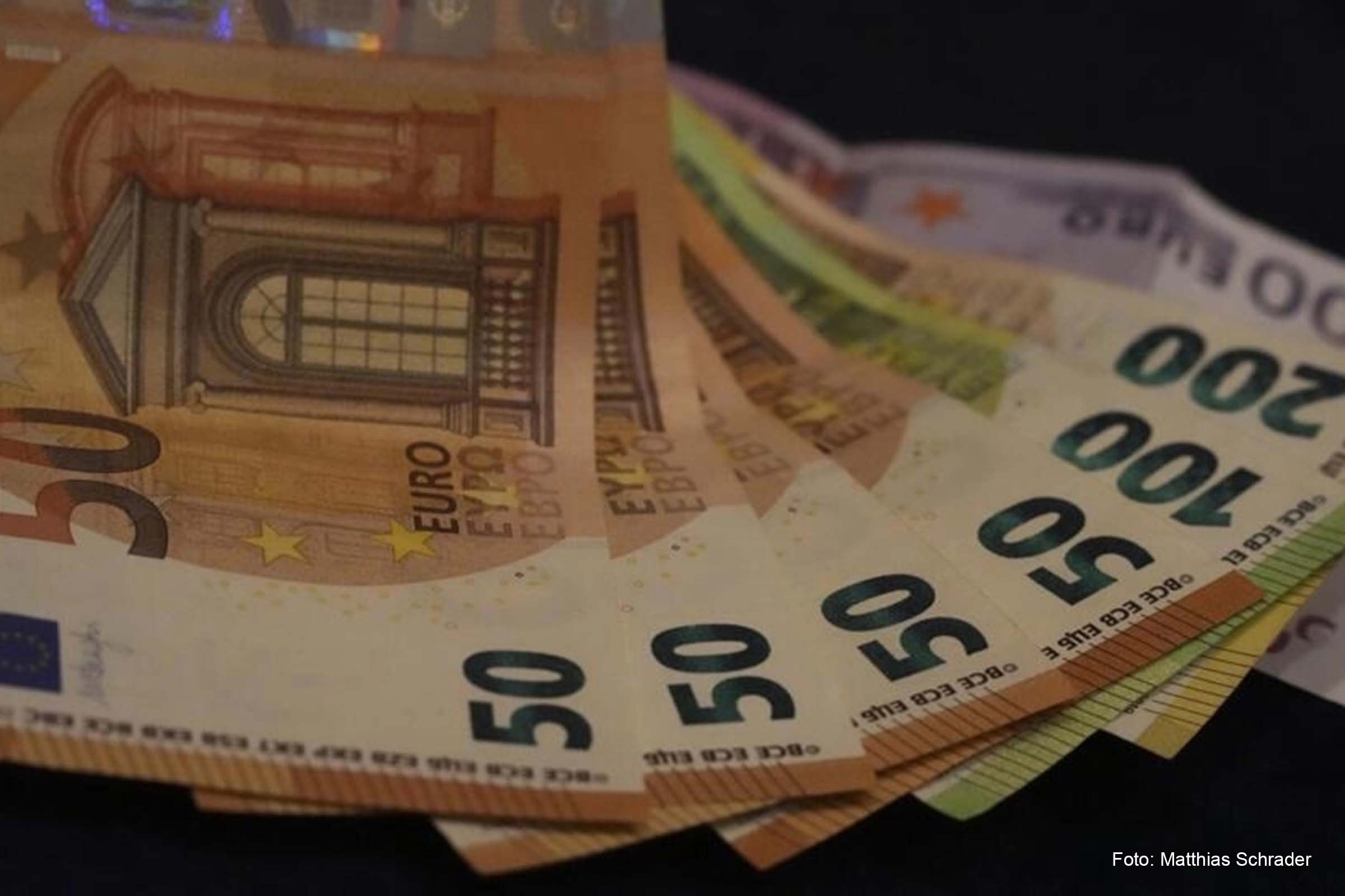 União Europeia acelera projeto de euro digital, de olho na soberania ...