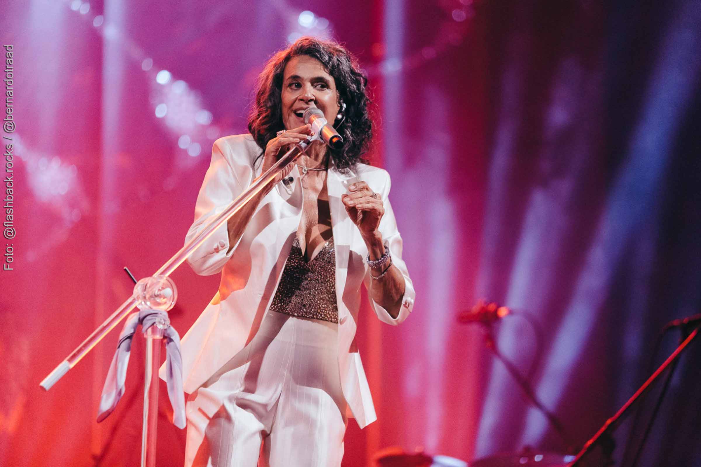 Simone celebra 50 anos de carreira com turnê em Salvador - Jornal ...