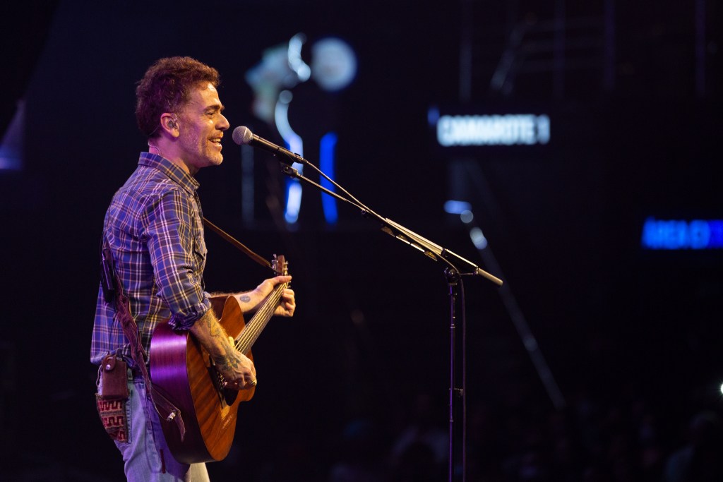 Nando Reis celebra 40 anos de carreira com turnê na Praia do Forte ...